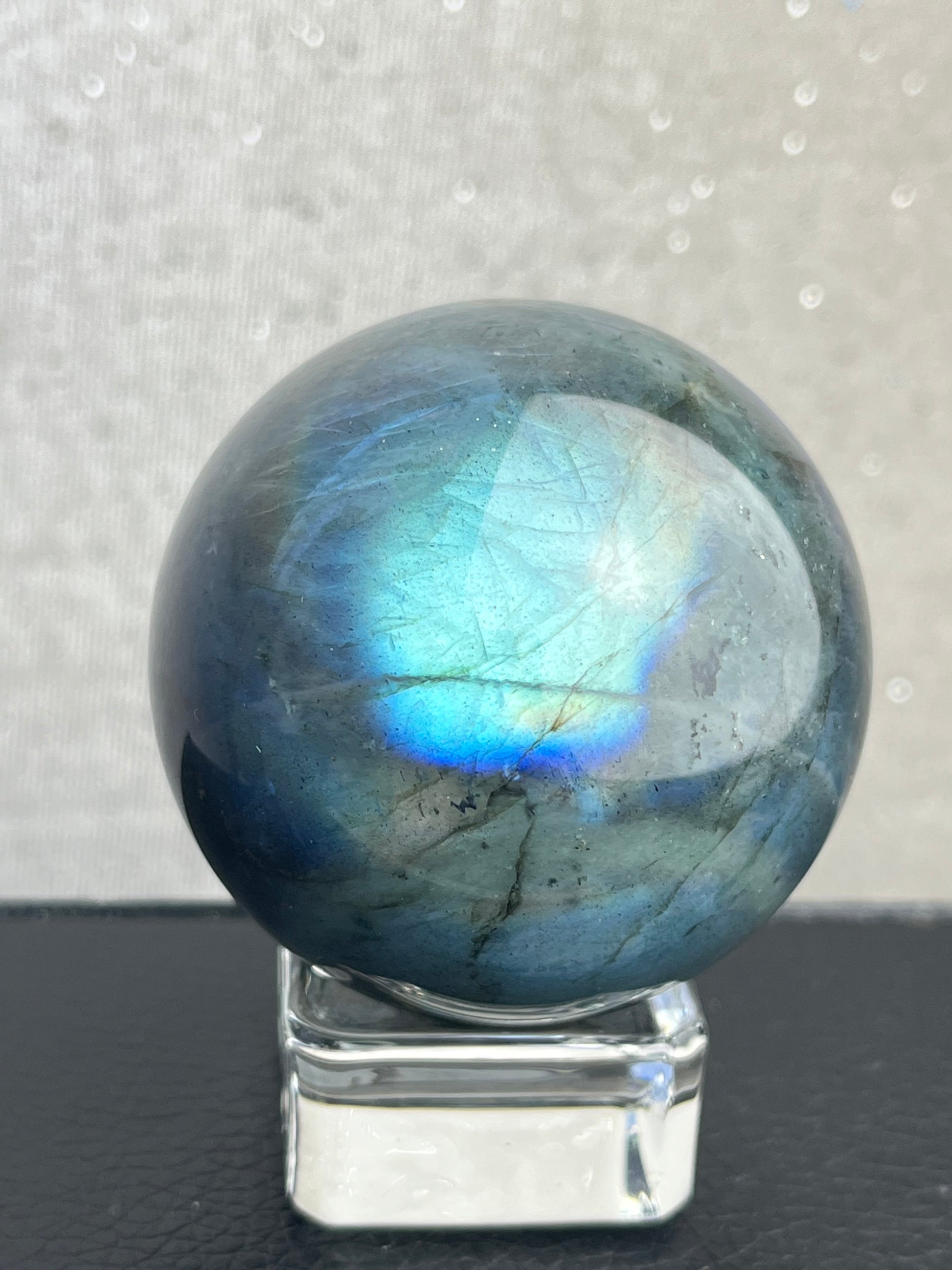 Labradoritt kule, God kvalitet – DAZZLING KRYSTALLER & STEINER AS