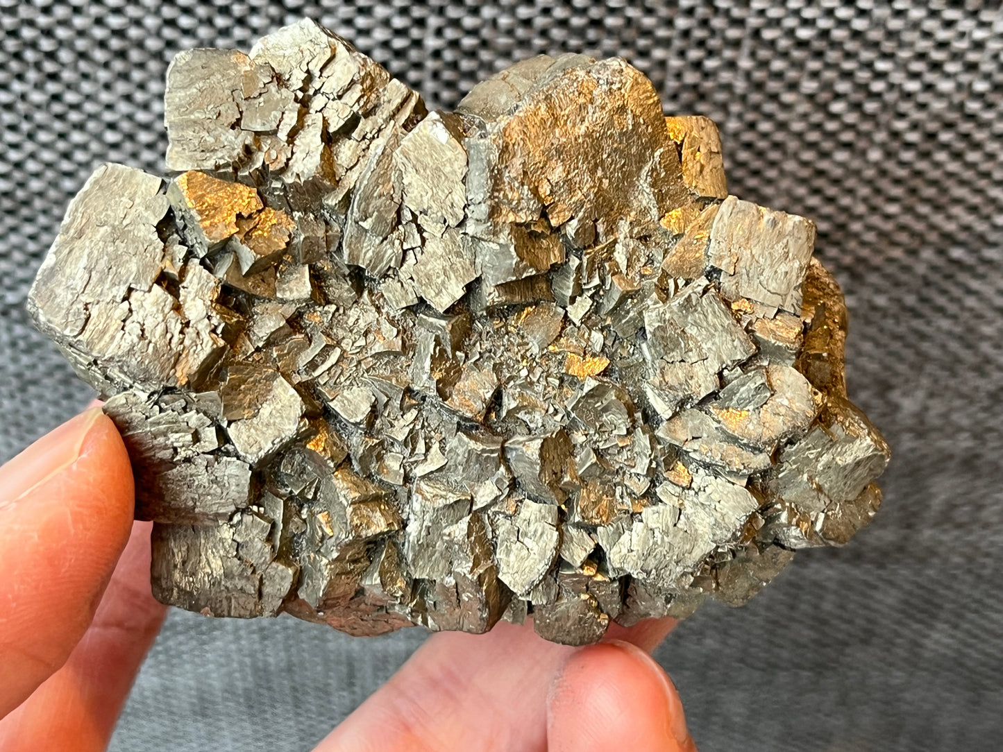 Pyritt Rå 6.9cm – DAZZLING KRYSTALLER & STEINER AS