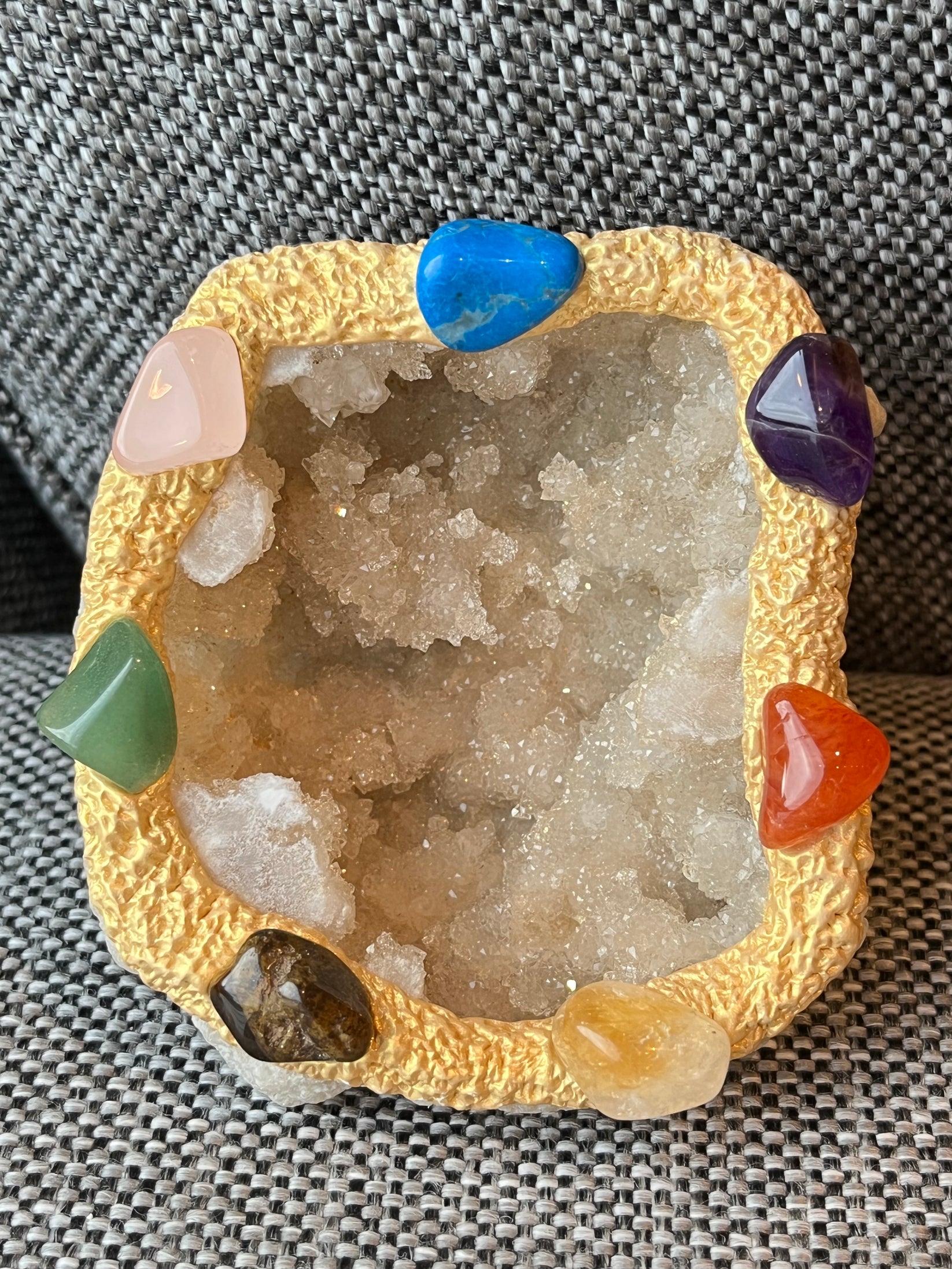 Kvarts geode, Chakra A – DAZZLING KRYSTALLER & STEINER AS